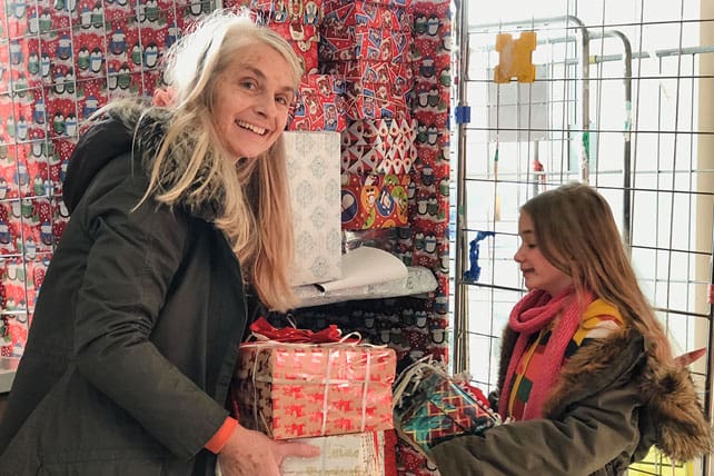 Raising Generous Kids: How to Cultivate an Open-Handed Family This ...